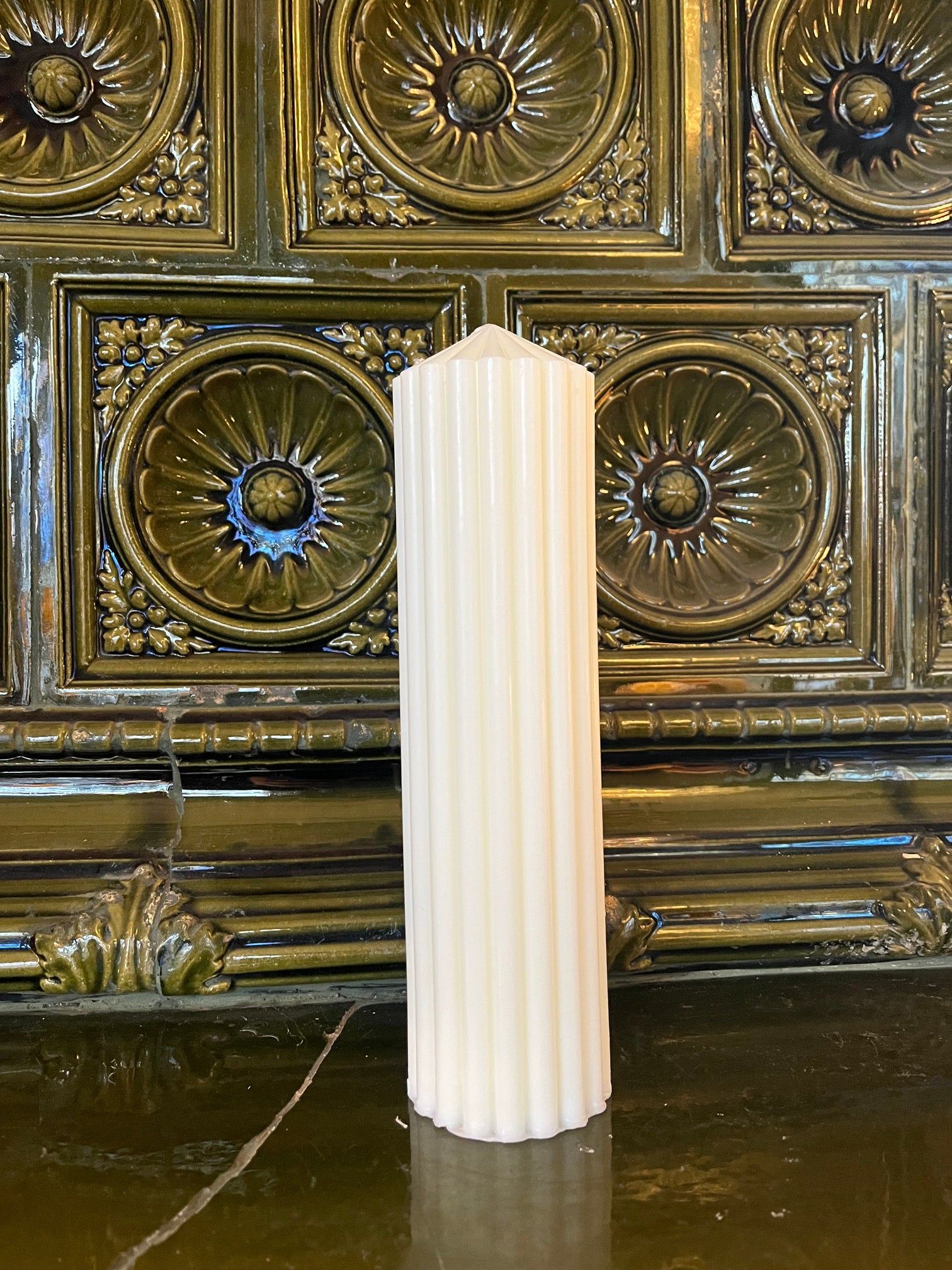 Rillet lys stort – Alabaster Studio